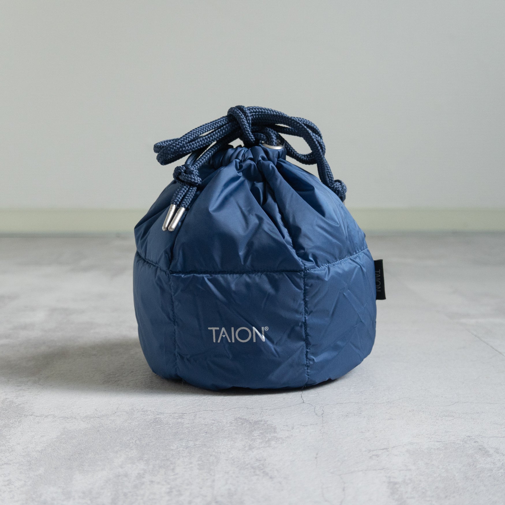 DRAWSTRING DOWN BAG - D.BLUE - – TENG STORE OSAKA